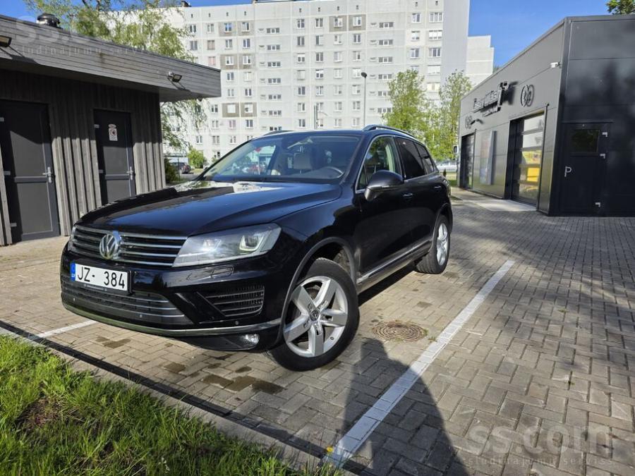 Melns Volkswagen Touareg 2015 Rīga, ar dzinēja tilpumu 3.00 L un nobraukumu 339 tūkst. km par 14790 €, foto 1 vietnē AUTOMOTO.COM.LV