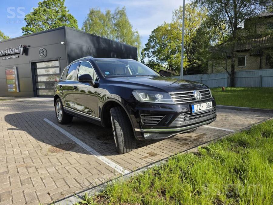 Melns Volkswagen Touareg 2015 Rīga, ar dzinēja tilpumu 3.00 L un nobraukumu 339 tūkst. km par 14790 €, foto 2 vietnē AUTOMOTO.COM.LV