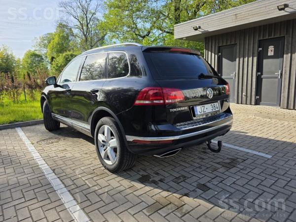Melns Volkswagen Touareg 2015 Rīga, ar dzinēja tilpumu 3.00 L un nobraukumu 339 tūkst. km par 14790 €, foto 4 vietnē AUTOMOTO.COM.LV
