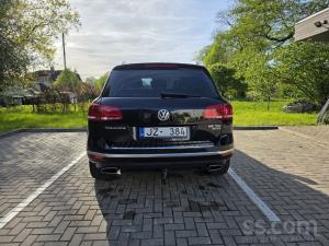 Melns Volkswagen Touareg 2015 Rīga, ar dzinēja tilpumu 3.00 L un nobraukumu 339 tūkst. km par 14790 €, foto 5 vietnē AUTOMOTO.COM.LV