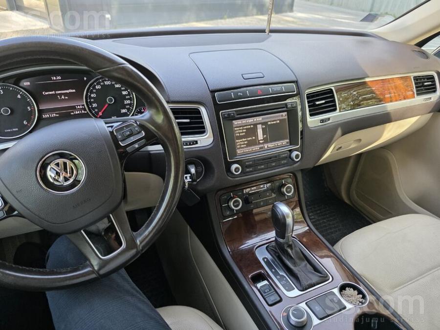Melns Volkswagen Touareg 2015 Rīga, ar dzinēja tilpumu 3.00 L un nobraukumu 339 tūkst. km par 14790 €, foto 13 vietnē AUTOMOTO.COM.LV