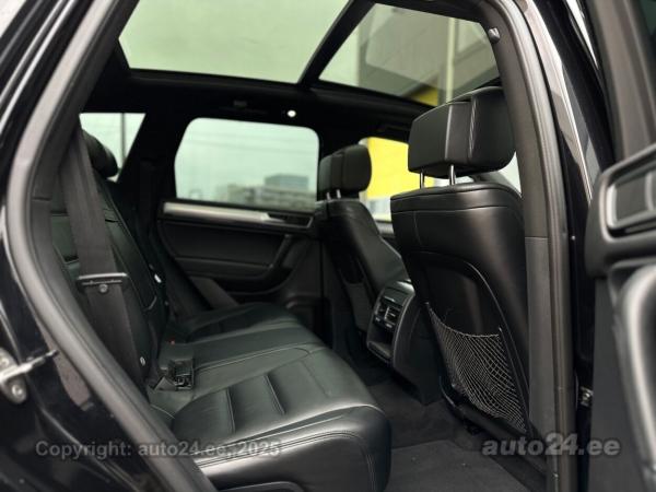 Black Volkswagen Touareg 2015 in Tallinn, with an engine capacity of 3.00 L and mileage of 253 thousand km for 19900 €, photo 11 on AUTOMOTO.COM.LV