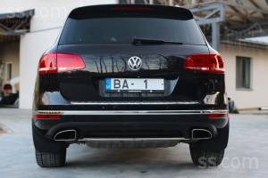 Black Volkswagen Touareg 2015 in Riga, with an engine capacity of 3.00 L and mileage of 280 thousand km for 16800 €, photo 2 on AUTOMOTO.COM.LV