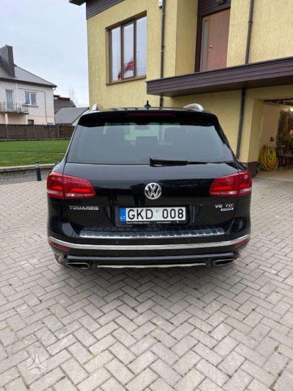 Melns Volkswagen Touareg 2015 Kauņa, ar dzinēja tilpumu 2.97 L un nobraukumu 339 tūkst. km par 14950 €, foto 2 vietnē AUTOMOTO.COM.LV