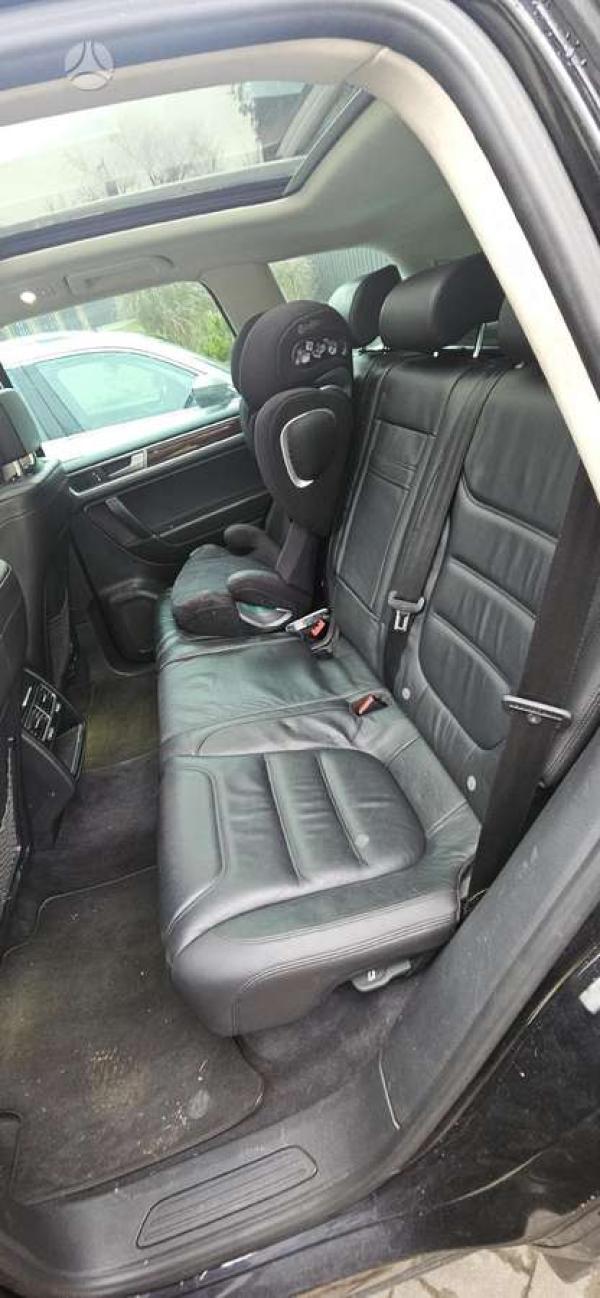 Black Volkswagen Touareg 2015 in Vilnius, with an engine capacity of 3.60 L and mileage of 305 thousand km for 12300 €, photo 6 on AUTOMOTO.COM.LV