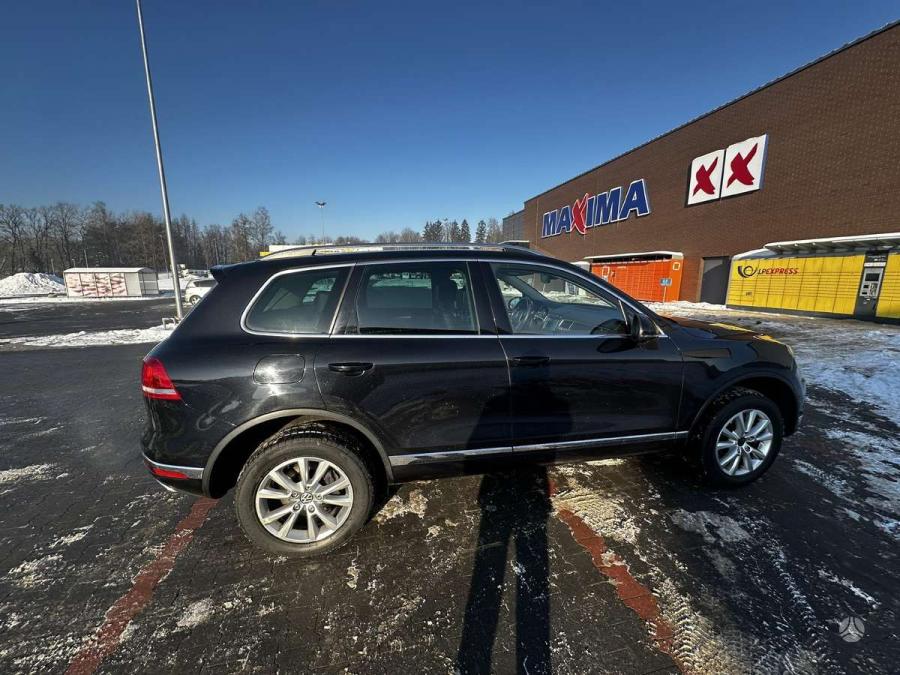 Black Volkswagen Touareg 2015 in Vilnius, with an engine capacity of 2.97 L and mileage of 205 thousand km for 14200 €, photo 10 on AUTOMOTO.COM.LV