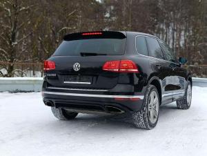 Melns Volkswagen Touareg 2015 Viļņa, ar dzinēja tilpumu 2.97 L un nobraukumu 250 tūkst. km par 15000 €, foto 4 vietnē AUTOMOTO.COM.LV