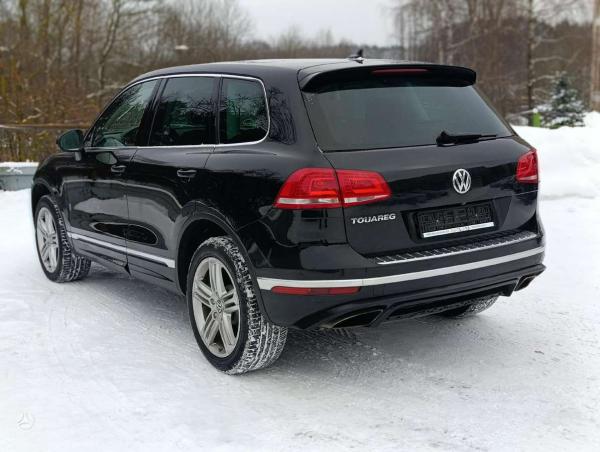 Black Volkswagen Touareg 2015 in Vilnius, with an engine capacity of 2.97 L and mileage of 250 thousand km for 15000 €, photo 5 on AUTOMOTO.COM.LV