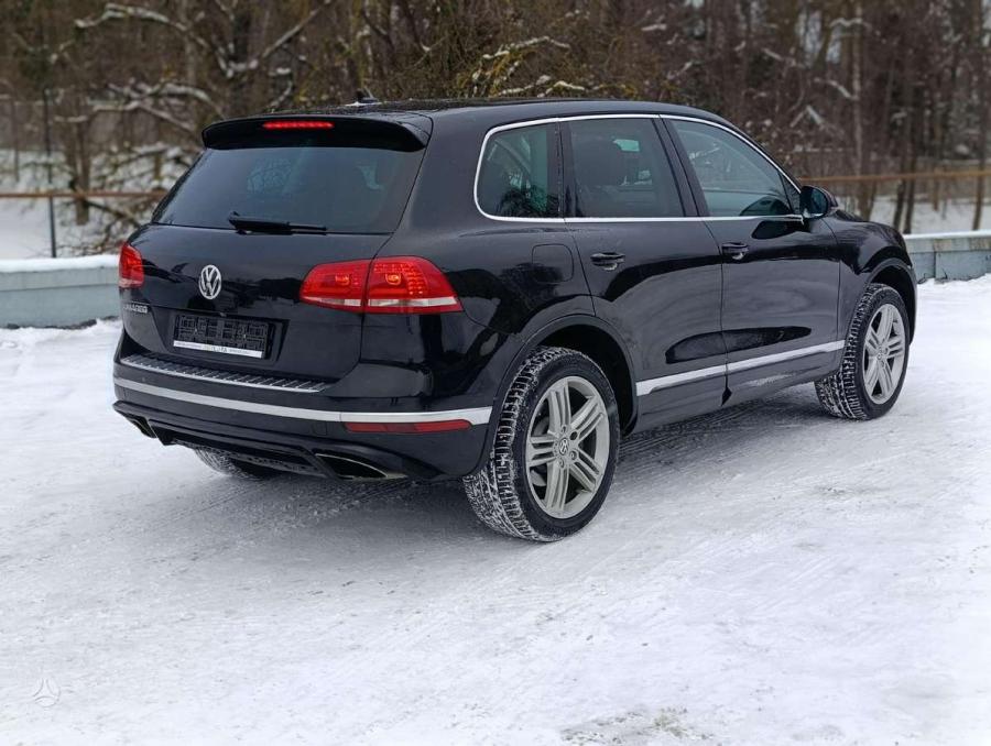 Melns Volkswagen Touareg 2015 Viļņa, ar dzinēja tilpumu 2.97 L un nobraukumu 250 tūkst. km par 15000 €, foto 14 vietnē AUTOMOTO.COM.LV
