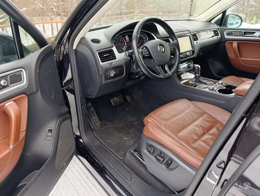 Melns Volkswagen Touareg 2015 Viļņa, ar dzinēja tilpumu 2.97 L un nobraukumu 250 tūkst. km par 15000 €, foto 16 vietnē AUTOMOTO.COM.LV