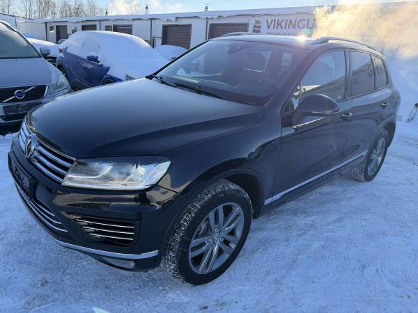 Melns Volkswagen Touareg 2015 Utena, ar dzinēja tilpumu 2.97 L un nobraukumu 270 tūkst. km par 15500 €, foto 1 vietnē AUTOMOTO.COM.LV