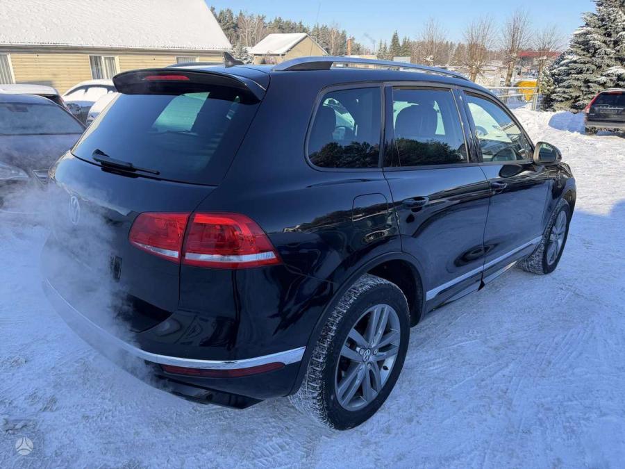 Melns Volkswagen Touareg 2015 Utena, ar dzinēja tilpumu 2.97 L un nobraukumu 270 tūkst. km par 15500 €, foto 4 vietnē AUTOMOTO.COM.LV