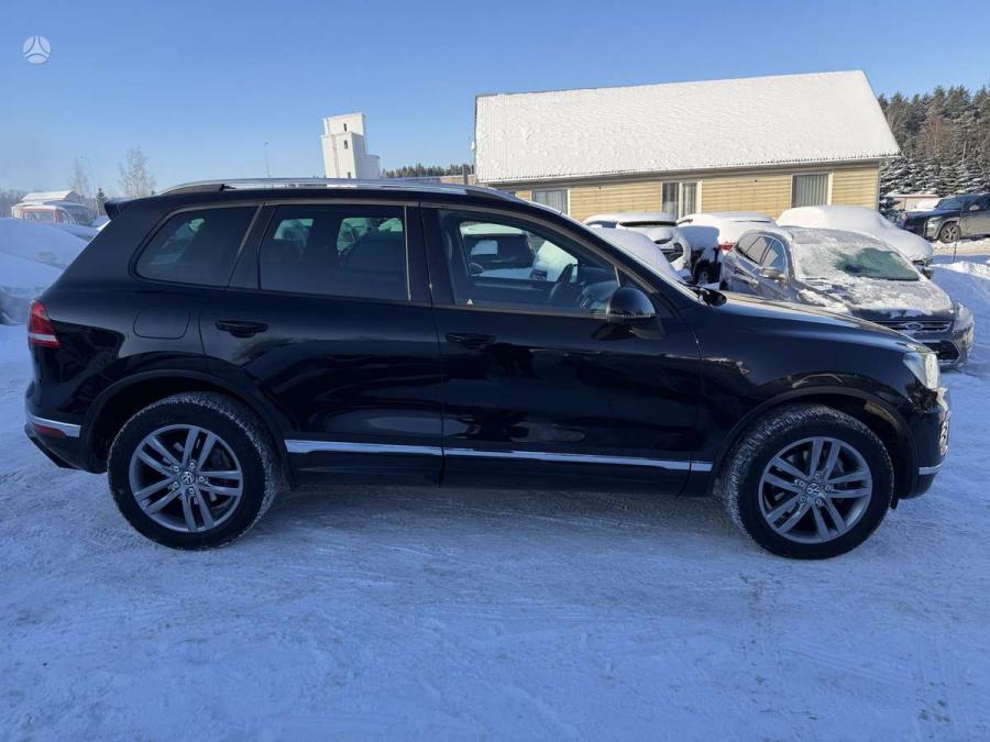 Melns Volkswagen Touareg 2015 Utena, ar dzinēja tilpumu 2.97 L un nobraukumu 270 tūkst. km par 15500 €, foto 6 vietnē AUTOMOTO.COM.LV