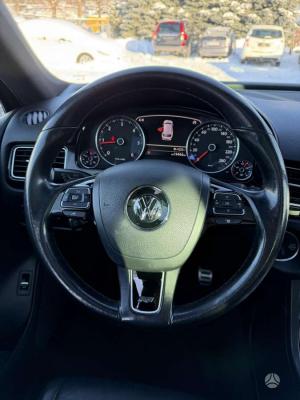 Melns Volkswagen Touareg 2015 Utena, ar dzinēja tilpumu 2.97 L un nobraukumu 270 tūkst. km par 15500 €, foto 25 vietnē AUTOMOTO.COM.LV