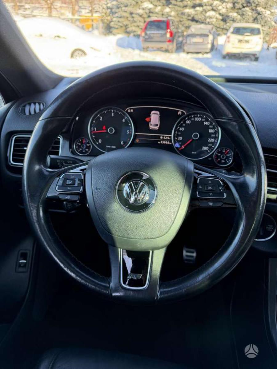 Melns Volkswagen Touareg 2015 Utena, ar dzinēja tilpumu 2.97 L un nobraukumu 270 tūkst. km par 15500 €, foto 25 vietnē AUTOMOTO.COM.LV