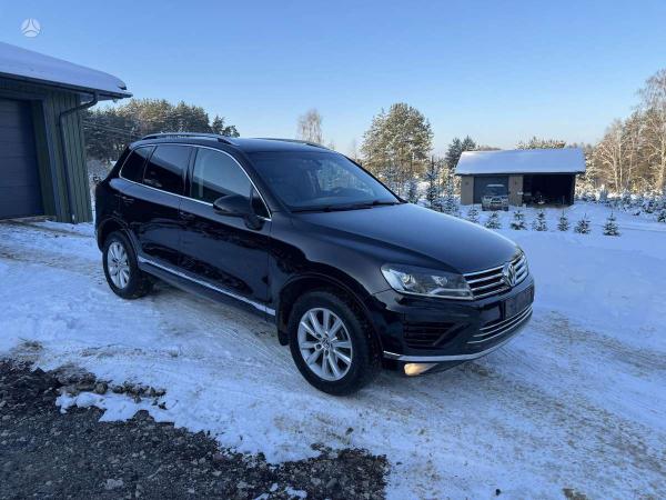 Black Volkswagen Touareg 2015 in Elektrenai, with an engine capacity of 3.00 L and mileage of 255 thousand km for 13999 €, photo 8 on AUTOMOTO.COM.LV