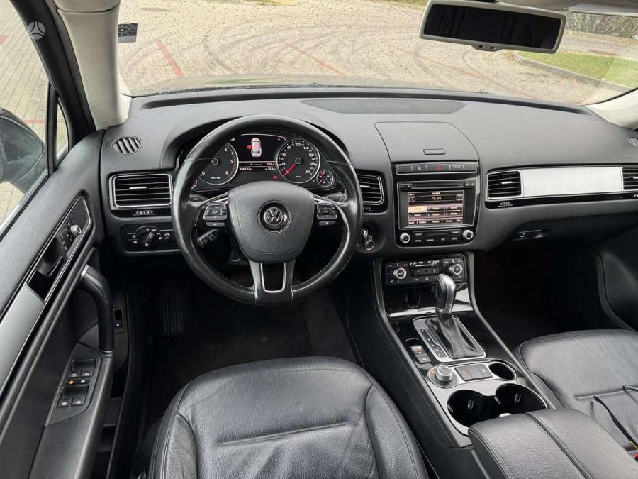 Melns Volkswagen Touareg 2015 Elektrėnai, ar dzinēja tilpumu 3.00 L un nobraukumu 255 tūkst. km par 13999 €, foto 12 vietnē AUTOMOTO.COM.LV