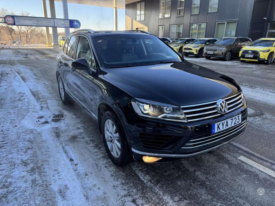 Melns Volkswagen Touareg 2015 Elektrėnai, ar dzinēja tilpumu 3.00 L un nobraukumu 255 tūkst. km par 13999 €, foto 15 vietnē AUTOMOTO.COM.LV