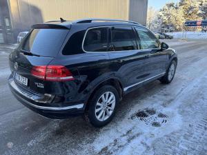 Melns Volkswagen Touareg 2015 Elektrėnai, ar dzinēja tilpumu 3.00 L un nobraukumu 255 tūkst. km par 13999 €, foto 16 vietnē AUTOMOTO.COM.LV