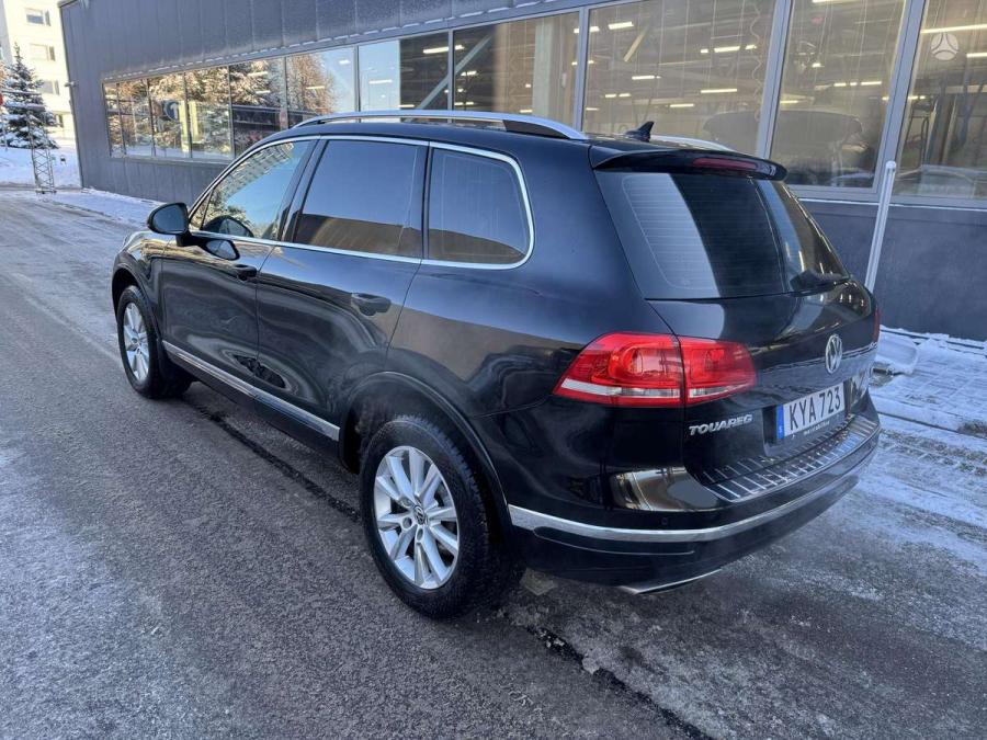 Melns Volkswagen Touareg 2015 Elektrėnai, ar dzinēja tilpumu 3.00 L un nobraukumu 255 tūkst. km par 13999 €, foto 17 vietnē AUTOMOTO.COM.LV