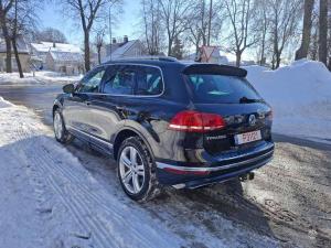 Black Volkswagen Touareg 2015 in Siauliai, with an engine capacity of 3.60 L and mileage of 225 thousand km for 13500 €, photo 9 on AUTOMOTO.COM.LV