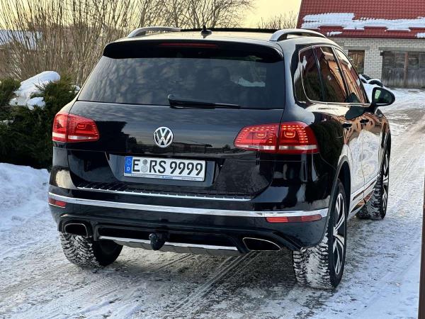Melns Volkswagen Touareg 2015 Viļņa, ar dzinēja tilpumu 2.97 L un nobraukumu 210 tūkst. km par 17750 €, foto 3 vietnē AUTOMOTO.COM.LV