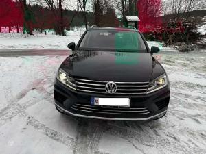 Melns Volkswagen Touareg 2015 Viļņa, ar dzinēja tilpumu 3.00 L un nobraukumu 320 tūkst. km par 14500 €, foto  vietnē AUTOMOTO.COM.LV
