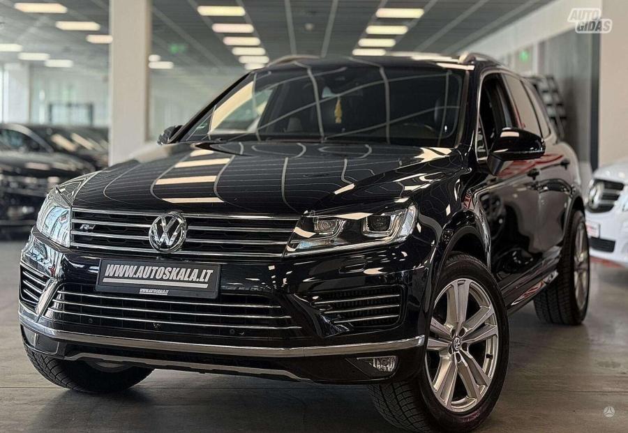 Black Volkswagen Touareg 2015 in Klaipeda, with an engine capacity of 4.10 L and mileage of 311 thousand km for 17950 €, photo 1 on AUTOMOTO.COM.LV