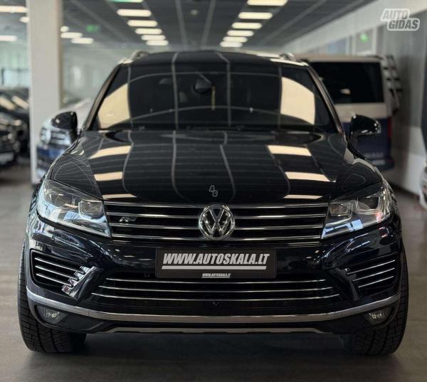 Melns Volkswagen Touareg 2015 Klaipėda, ar dzinēja tilpumu 4.10 L un nobraukumu 311 tūkst. km par 17950 €, foto 2 vietnē AUTOMOTO.COM.LV