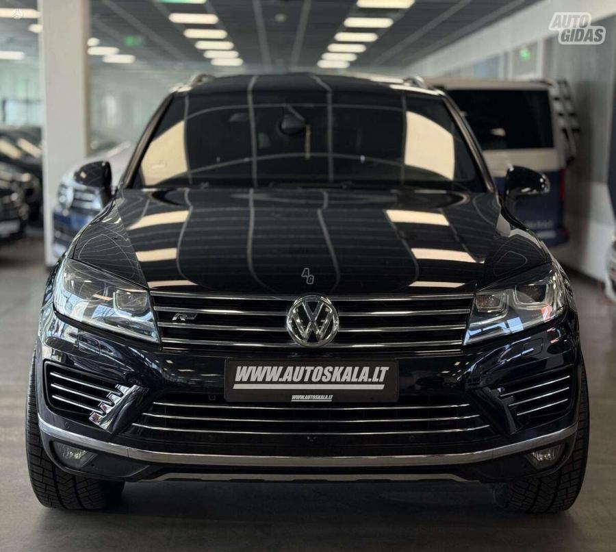 Black Volkswagen Touareg 2015 in Klaipeda, with an engine capacity of 4.10 L and mileage of 311 thousand km for 17950 €, photo 3 on AUTOMOTO.COM.LV