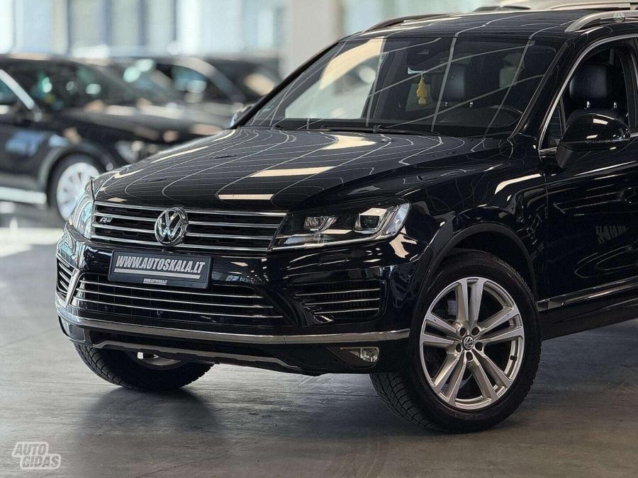 Black Volkswagen Touareg 2015 in Klaipeda, with an engine capacity of 4.10 L and mileage of 311 thousand km for 17950 €, photo 6 on AUTOMOTO.COM.LV