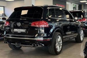 Black Volkswagen Touareg 2015 in Klaipeda, with an engine capacity of 4.10 L and mileage of 311 thousand km for 17950 €, photo 12 on AUTOMOTO.COM.LV