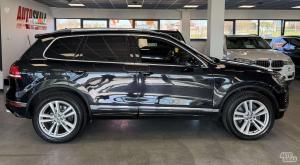 Black Volkswagen Touareg 2015 in Klaipeda, with an engine capacity of 4.10 L and mileage of 311 thousand km for 17950 €, photo 28 on AUTOMOTO.COM.LV