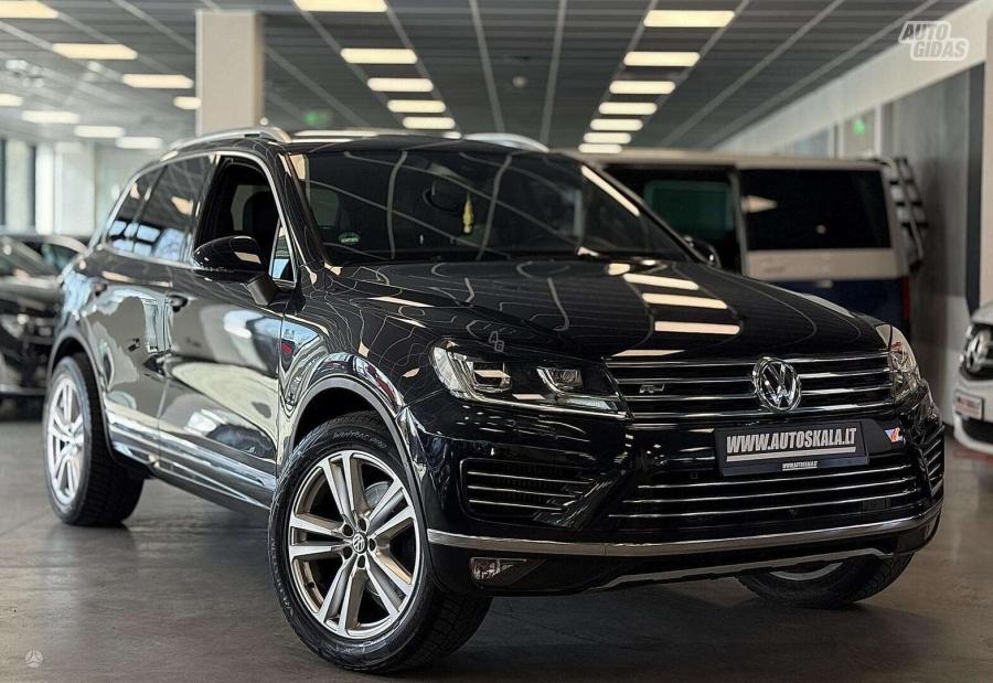 Black Volkswagen Touareg 2015 in Klaipeda, with an engine capacity of 4.10 L and mileage of 311 thousand km for 17950 €, photo 32 on AUTOMOTO.COM.LV