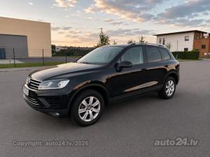 Black Volkswagen Touareg 2015 in Tallinn, with an engine capacity of 3.00 L and mileage of 295 thousand km for 13500 €, photo 3 on AUTOMOTO.COM.LV