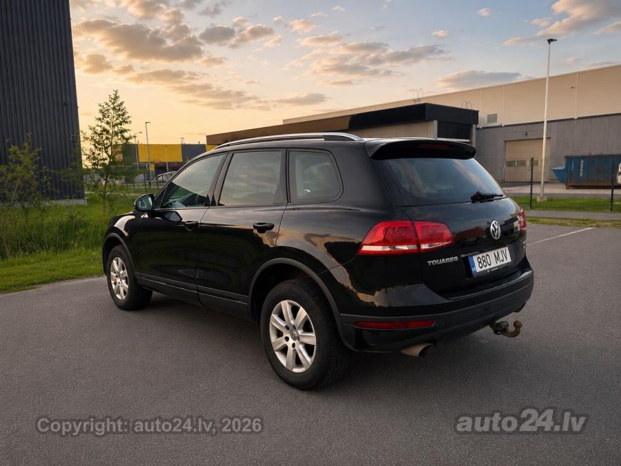 Black Volkswagen Touareg 2015 in Tallinn, with an engine capacity of 3.00 L and mileage of 295 thousand km for 13500 €, photo 4 on AUTOMOTO.COM.LV