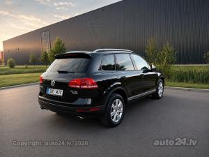 Black Volkswagen Touareg 2015 in Tallinn, with an engine capacity of 3.00 L and mileage of 295 thousand km for 13500 €, photo 5 on AUTOMOTO.COM.LV