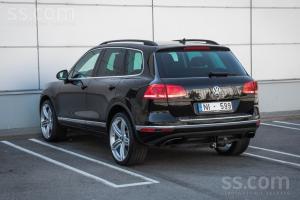 Black Volkswagen Touareg 2015 in Riga, with an engine capacity of 3.00 L and mileage of 0 thousand km for 13990 €, photo 7 on AUTOMOTO.COM.LV