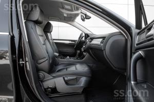 Black Volkswagen Touareg 2015 in Riga, with an engine capacity of 3.00 L and mileage of 0 thousand km for 13990 €, photo 10 on AUTOMOTO.COM.LV