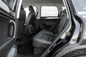 Black Volkswagen Touareg 2015 in Riga, with an engine capacity of 3.00 L and mileage of 0 thousand km for 13990 €, photo 11 on AUTOMOTO.COM.LV