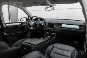 Black Volkswagen Touareg 2015 in Riga, with an engine capacity of 3.00 L and mileage of 0 thousand km for 13990 €, photo 16 on AUTOMOTO.COM.LV