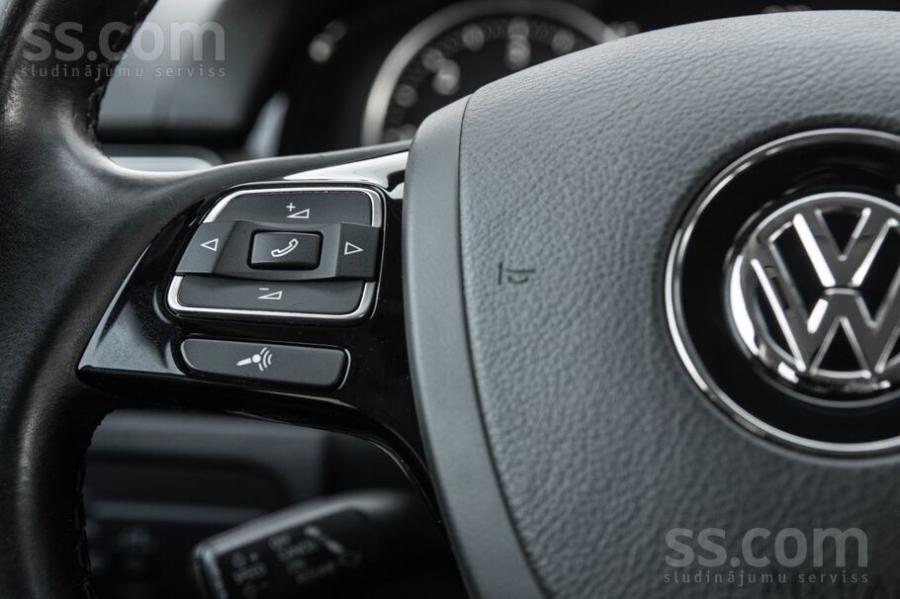 Black Volkswagen Touareg 2015 in Riga, with an engine capacity of 3.00 L and mileage of 0 thousand km for 13990 €, photo 18 on AUTOMOTO.COM.LV