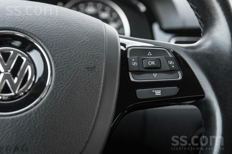 Black Volkswagen Touareg 2015 in Riga, with an engine capacity of 3.00 L and mileage of 0 thousand km for 13990 €, photo 21 on AUTOMOTO.COM.LV