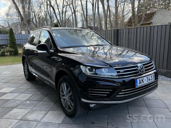 Black Volkswagen Touareg 2015 in Jurmala, with an engine capacity of 3.00 L and mileage of 249 thousand km for 15996 €, photo 2 on AUTOMOTO.COM.LV
