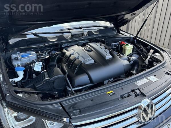 Black Volkswagen Touareg 2015 in Jurmala, with an engine capacity of 3.00 L and mileage of 249 thousand km for 15996 €, photo 8 on AUTOMOTO.COM.LV