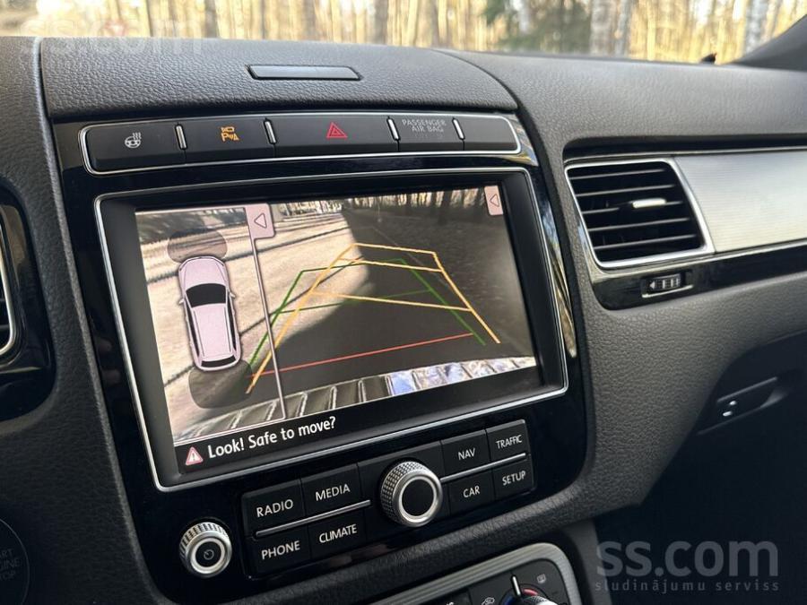 Melns Volkswagen Touareg 2015 Jūrmala, ar dzinēja tilpumu 3.00 L un nobraukumu 249 tūkst. km par 15996 €, foto 18 vietnē AUTOMOTO.COM.LV