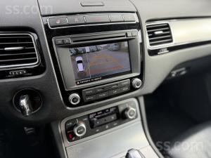 Melns Volkswagen Touareg 2015 Rīga, ar dzinēja tilpumu 3.00 L un nobraukumu 218 tūkst. km par 15990 €, foto 5 vietnē AUTOMOTO.COM.LV