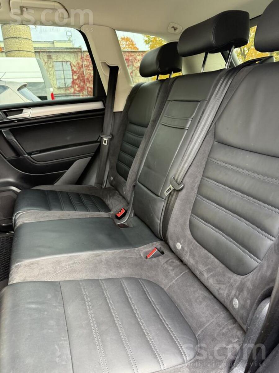 Melns Volkswagen Touareg 2015 Rīga, ar dzinēja tilpumu 3.00 L un nobraukumu 218 tūkst. km par 15990 €, foto 12 vietnē AUTOMOTO.COM.LV