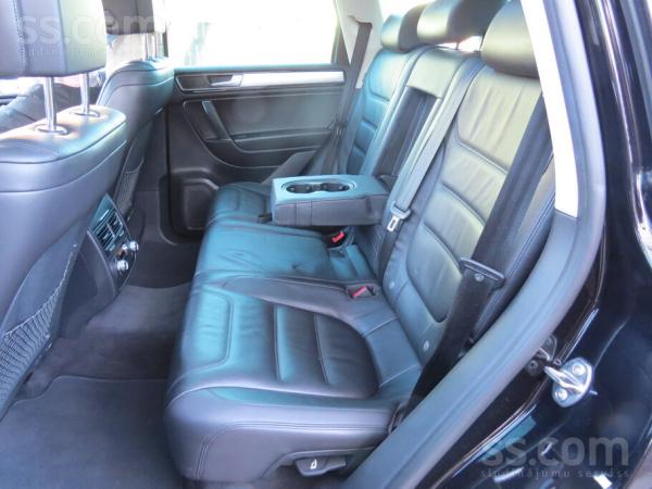 Melns Volkswagen Touareg 2015 Rīga, ar dzinēja tilpumu 3.00 L un nobraukumu 190 tūkst. km par 15750 €, foto 10 vietnē AUTOMOTO.COM.LV