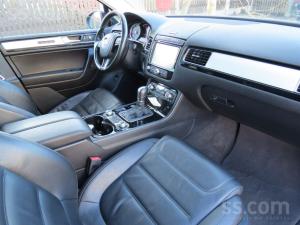 Melns Volkswagen Touareg 2015 Rīga, ar dzinēja tilpumu 3.00 L un nobraukumu 190 tūkst. km par 15750 €, foto 20 vietnē AUTOMOTO.COM.LV